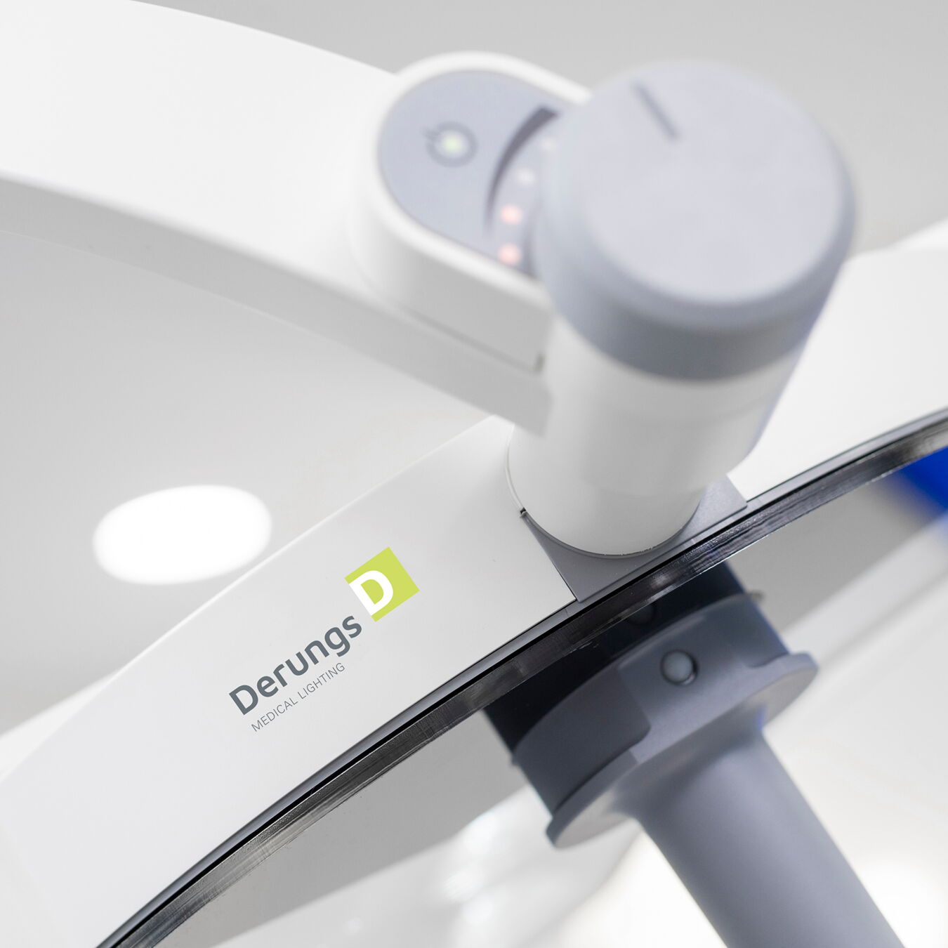 TRIANGO 80 Dr. Dr. Hager - Derungs Licht AG