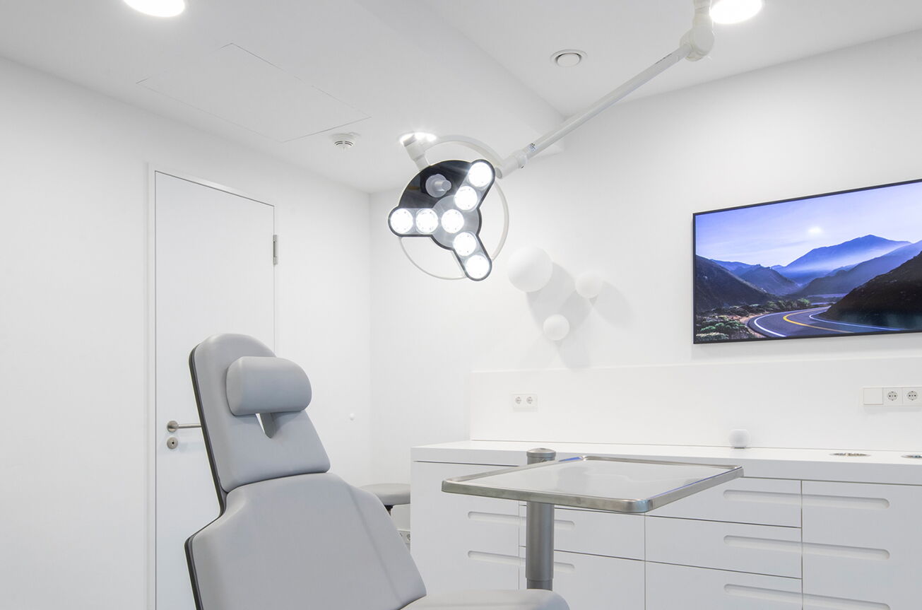 TRIANGO 80 Dr. Dr. Hager - Derungs Licht AG